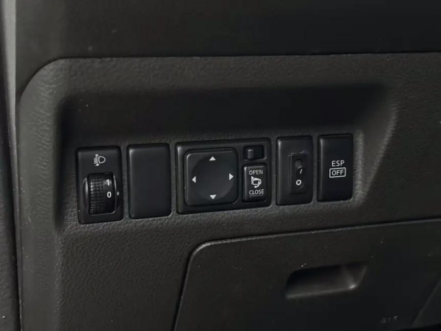Grey Nissan X-Trail 2007 in Liepaja, with an engine capacity of 2.20 L and mileage of 284 thousand km for 2500 €, photo 13 on AUTOMOTO.COM.LV