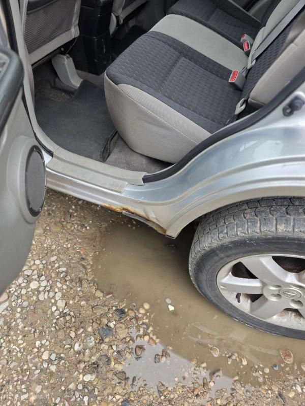 Grey Nissan X-Trail 2007 in Telschi, with an engine capacity of 2.20 L and mileage of 269 thousand km for 1750 €, photo 8 on AUTOMOTO.COM.LV