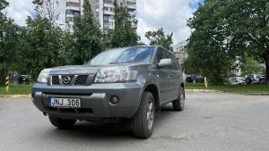 Pelēks Nissan X-Trail 2007 Viļņa, ar dzinēja tilpumu 2.18 L un nobraukumu 303 tūkst. km par 2600 €, foto  vietnē AUTOMOTO.COM.LV