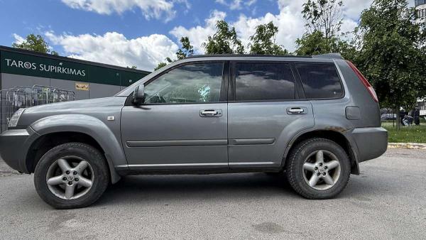 Grey Nissan X-Trail 2007 in Vilnius, with an engine capacity of 2.18 L and mileage of 303 thousand km for 2600 €, photo 4 on AUTOMOTO.COM.LV