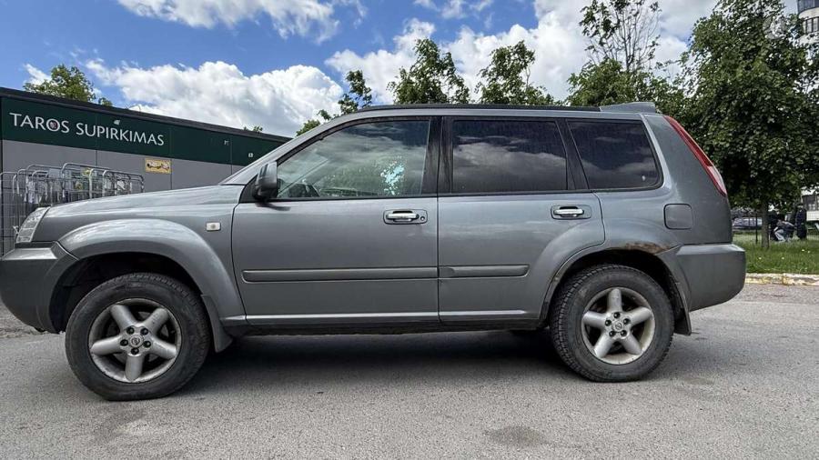 Pelēks Nissan X-Trail 2007 Viļņa, ar dzinēja tilpumu 2.18 L un nobraukumu 303 tūkst. km par 2600 €, foto 5 vietnē AUTOMOTO.COM.LV