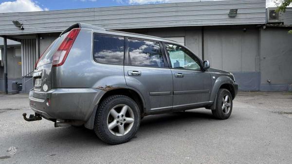 Grey Nissan X-Trail 2007 in Vilnius, with an engine capacity of 2.18 L and mileage of 303 thousand km for 2600 €, photo 6 on AUTOMOTO.COM.LV