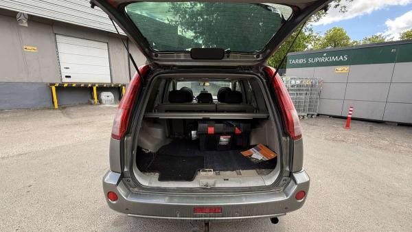 Grey Nissan X-Trail 2007 in Vilnius, with an engine capacity of 2.18 L and mileage of 303 thousand km for 2600 €, photo 8 on AUTOMOTO.COM.LV