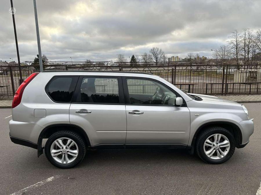Grey Nissan X-Trail 2008 in Telschi, with an engine capacity of 2.00 L and mileage of 266 thousand km for 3500 €, photo 8 on AUTOMOTO.COM.LV