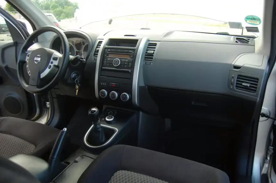 Pelēks Nissan X-Trail 2008 Jēkabpils, ar dzinēja tilpumu 2.00 L un nobraukumu 263 tūkst. km par 5890 €, foto 15 vietnē AUTOMOTO.COM.LV