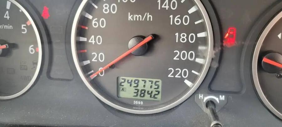 Pelēks Nissan X-Trail 2008 Rīga, ar dzinēja tilpumu 2.20 L un nobraukumu 250 tūkst. km par 3500 €, foto 12 vietnē AUTOMOTO.COM.LV