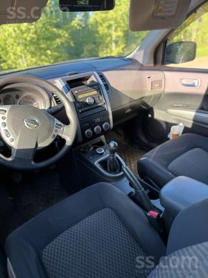 Grey Nissan X-Trail 2009 in Riga, with an engine capacity of 2.00 L and mileage of 173 thousand km for 6700 €, photo 5 on AUTOMOTO.COM.LV
