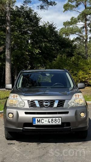 Pelēks Nissan X-Trail 2009 Rīga, ar dzinēja tilpumu 2.00 L un nobraukumu 230 tūkst. km par 4950 €, foto  vietnē AUTOMOTO.COM.LV