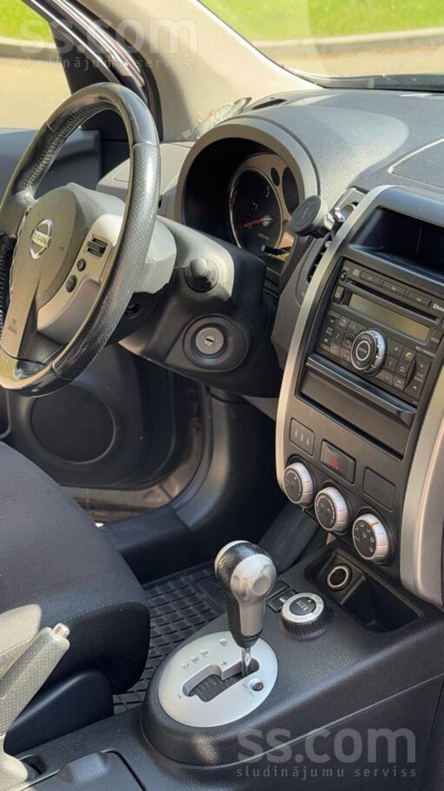 Grey Nissan X-Trail 2009 in Riga, with an engine capacity of 2.00 L and mileage of 230 thousand km for 4950 €, photo 7 on AUTOMOTO.COM.LV
