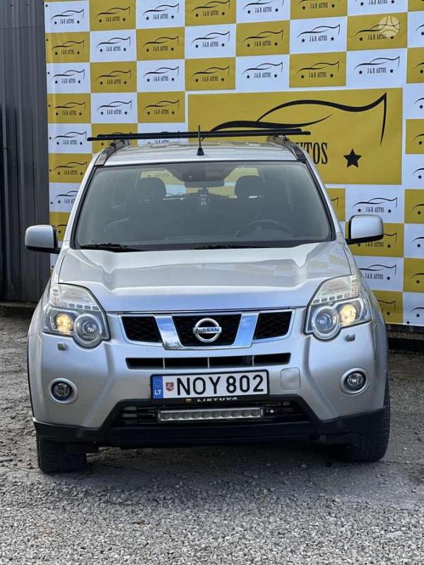 Grey Nissan X-Trail 2011 in Siauliai, with an engine capacity of 2.00 L and mileage of 328 thousand km for 4850 €, photo 4 on AUTOMOTO.COM.LV