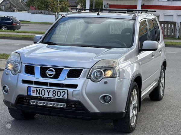 Grey Nissan X-Trail 2011 in Siauliai, with an engine capacity of 2.00 L and mileage of 328 thousand km for 4850 €, photo 5 on AUTOMOTO.COM.LV