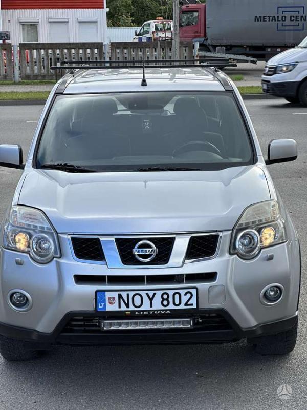 Grey Nissan X-Trail 2011 in Siauliai, with an engine capacity of 2.00 L and mileage of 328 thousand km for 4850 €, photo 6 on AUTOMOTO.COM.LV