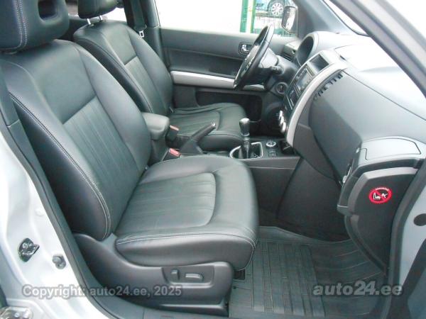 Grey Nissan X-Trail 2012 in Viljandi, with an engine capacity of 2.00 L and mileage of 250 thousand km for 6990 €, photo 11 on AUTOMOTO.COM.LV