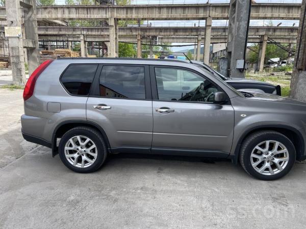 Grey Nissan X-Trail 2012 in Riga, with an engine capacity of 2.00 L and mileage of 297 thousand km for 6900 €, photo 1 on AUTOMOTO.COM.LV