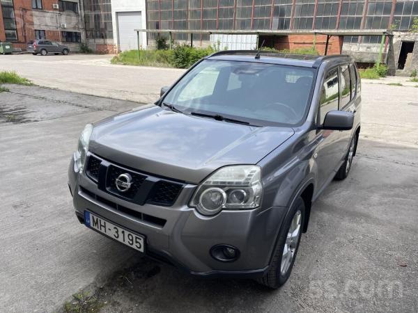 Grey Nissan X-Trail 2012 in Riga, with an engine capacity of 2.00 L and mileage of 297 thousand km for 6900 €, photo 4 on AUTOMOTO.COM.LV