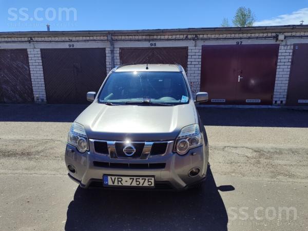 Grey Nissan X-Trail 2012 in Riga, with an engine capacity of 2.00 L and mileage of 288 thousand km for 5700 €, photo 2 on AUTOMOTO.COM.LV