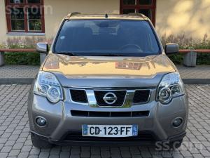 Grey Nissan X-Trail 2012 in Riga, with an engine capacity of 2.00 L and mileage of 214 thousand km for 7750 €, photo 3 on AUTOMOTO.COM.LV