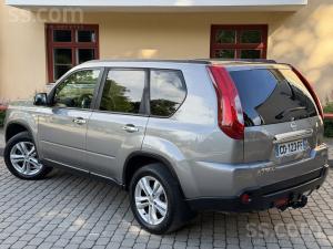 Grey Nissan X-Trail 2012 in Riga, with an engine capacity of 2.00 L and mileage of 214 thousand km for 7750 €, photo 7 on AUTOMOTO.COM.LV