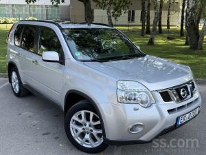 Grey Nissan X-Trail 2012 in Riga, with an engine capacity of 2.00 L and mileage of 209 thousand km for 7750 €, photo 4 on AUTOMOTO.COM.LV