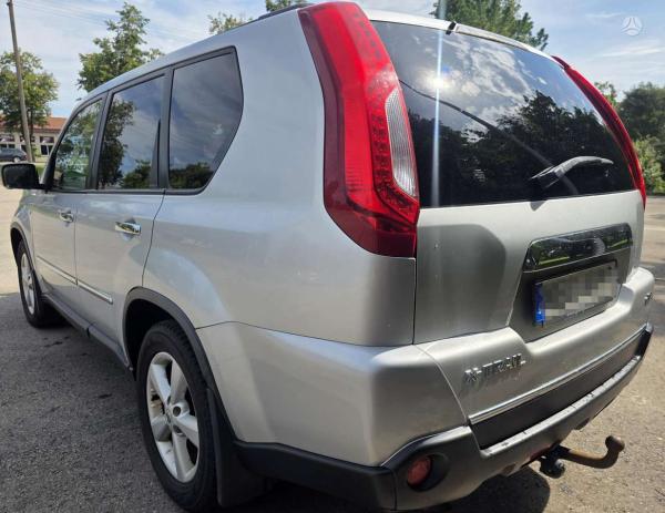 Grey Nissan X-Trail 2012 in Marijampole, with an engine capacity of 2.00 L and mileage of 314 thousand km for 4800 €, photo 4 on AUTOMOTO.COM.LV