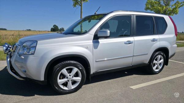Grey Nissan X-Trail 2012 in Marijampole, with an engine capacity of 2.00 L and mileage of 315 thousand km for 4950 €, photo 2 on AUTOMOTO.COM.LV
