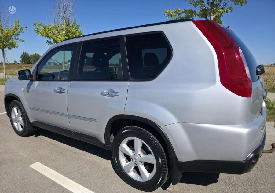 Grey Nissan X-Trail 2012 in Marijampole, with an engine capacity of 2.00 L and mileage of 315 thousand km for 4950 €, photo 4 on AUTOMOTO.COM.LV