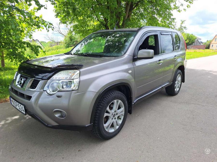 Grey Nissan X-Trail 2012 in Kelme, with an engine capacity of 2.00 L and mileage of 247 thousand km for 5900 €, photo 1 on AUTOMOTO.COM.LV