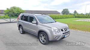 Pelēks Nissan X-Trail 2013 Tallina, ar dzinēja tilpumu 2.00 L un nobraukumu 268 tūkst. km par 8350 €, foto  vietnē AUTOMOTO.COM.LV