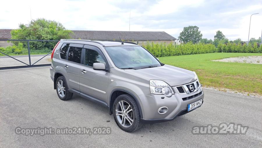Grey Nissan X-Trail 2013 in Tallinn, with an engine capacity of 2.00 L and mileage of 268 thousand km for 8350 €, photo 1 on AUTOMOTO.COM.LV