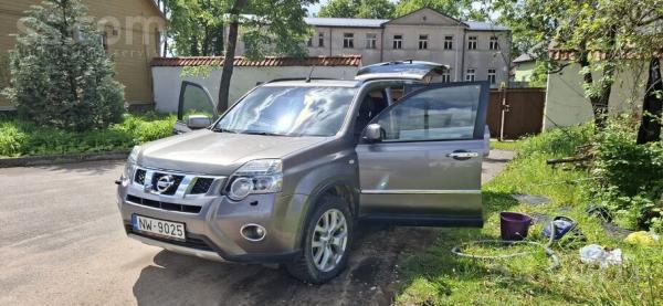 Pelēks Nissan X-Trail 2013 Jēkabpils, ar dzinēja tilpumu 2.00 L un nobraukumu 278 tūkst. km par 5900 €, foto 4 vietnē AUTOMOTO.COM.LV