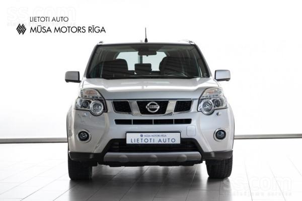 Grey Nissan X-Trail 2013 in Riga, with an engine capacity of 2.00 L and mileage of 97 thousand km for 6490 €, photo 3 on AUTOMOTO.COM.LV