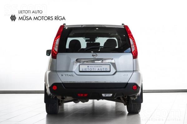 Grey Nissan X-Trail 2013 in Riga, with an engine capacity of 2.00 L and mileage of 97 thousand km for 6490 €, photo 4 on AUTOMOTO.COM.LV