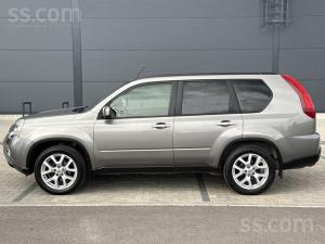 Grey Nissan X-Trail 2013 in Riga, with an engine capacity of 2.00 L and mileage of 357 thousand km for 8200 €, photo 3 on AUTOMOTO.COM.LV