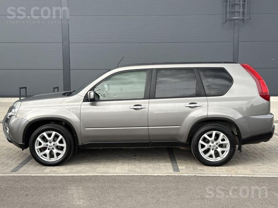 Grey Nissan X-Trail 2013 in Riga, with an engine capacity of 2.00 L and mileage of 357 thousand km for 8200 €, photo 3 on AUTOMOTO.COM.LV