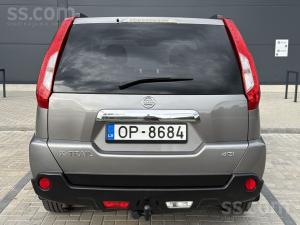 Grey Nissan X-Trail 2013 in Riga, with an engine capacity of 2.00 L and mileage of 357 thousand km for 8200 €, photo 5 on AUTOMOTO.COM.LV