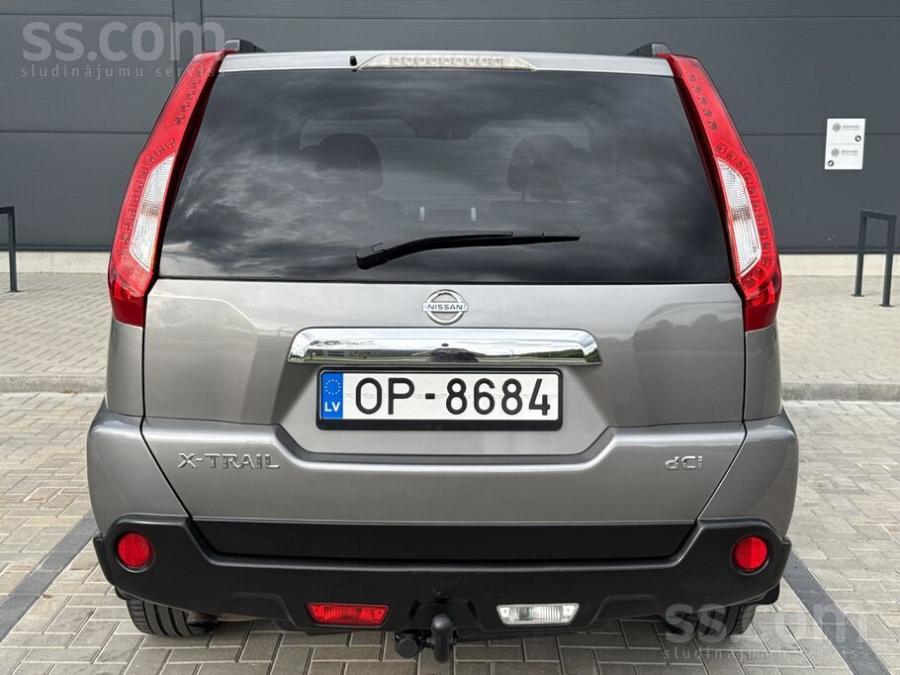 Grey Nissan X-Trail 2013 in Riga, with an engine capacity of 2.00 L and mileage of 357 thousand km for 8200 €, photo 5 on AUTOMOTO.COM.LV