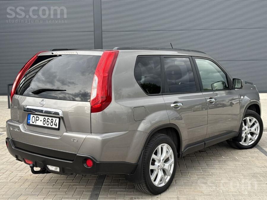 Grey Nissan X-Trail 2013 in Riga, with an engine capacity of 2.00 L and mileage of 357 thousand km for 8200 €, photo 6 on AUTOMOTO.COM.LV