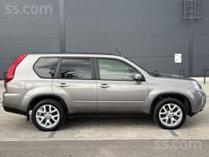 Grey Nissan X-Trail 2013 in Riga, with an engine capacity of 2.00 L and mileage of 357 thousand km for 8200 €, photo 7 on AUTOMOTO.COM.LV