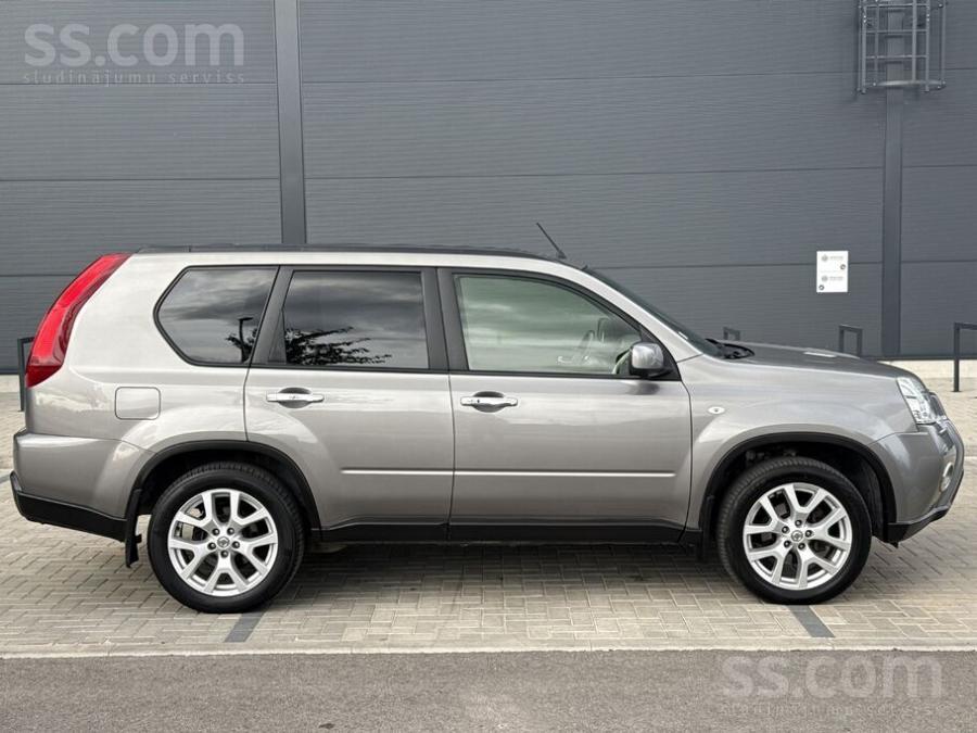 Grey Nissan X-Trail 2013 in Riga, with an engine capacity of 2.00 L and mileage of 357 thousand km for 8200 €, photo 7 on AUTOMOTO.COM.LV