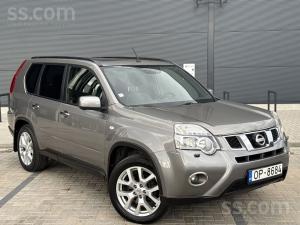 Grey Nissan X-Trail 2013 in Riga, with an engine capacity of 2.00 L and mileage of 357 thousand km for 8200 €, photo 8 on AUTOMOTO.COM.LV