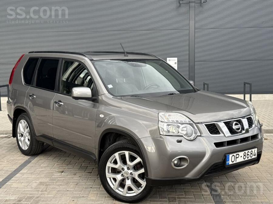 Grey Nissan X-Trail 2013 in Riga, with an engine capacity of 2.00 L and mileage of 357 thousand km for 8200 €, photo 8 on AUTOMOTO.COM.LV