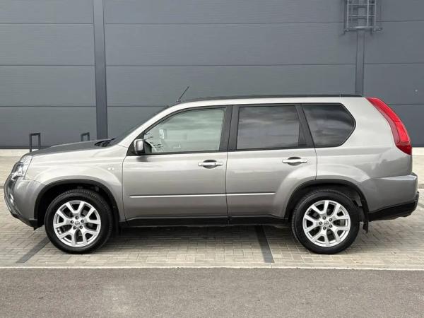 Grey Nissan X-Trail 2013 in Riga, with an engine capacity of 2.00 L and mileage of 357 thousand km for 8200 €, photo 2 on AUTOMOTO.COM.LV