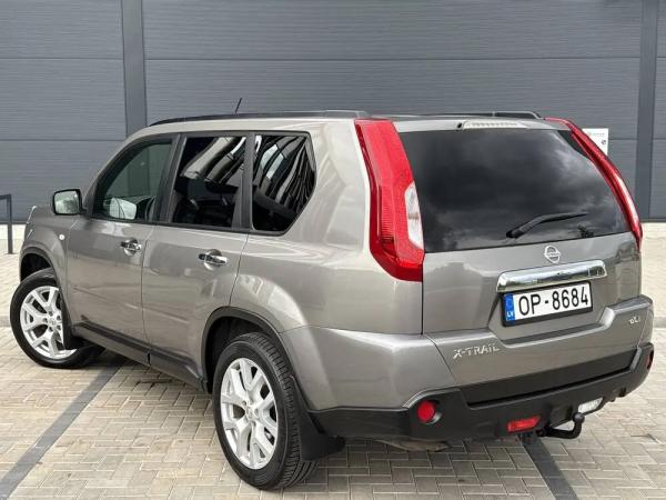 Grey Nissan X-Trail 2013 in Riga, with an engine capacity of 2.00 L and mileage of 357 thousand km for 8200 €, photo 3 on AUTOMOTO.COM.LV