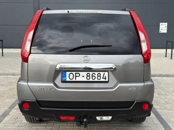 Grey Nissan X-Trail 2013 in Riga, with an engine capacity of 2.00 L and mileage of 357 thousand km for 8200 €, photo 4 on AUTOMOTO.COM.LV