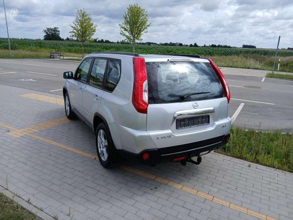 Grey Nissan X-Trail 2013 in Marijampole, with an engine capacity of 2.00 L and mileage of 236 thousand km for 5950 €, photo 8 on AUTOMOTO.COM.LV