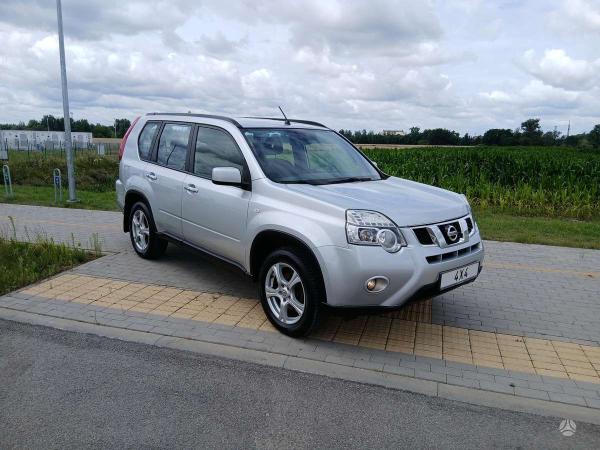 Grey Nissan X-Trail 2013 in Marijampole, with an engine capacity of 2.00 L and mileage of 236 thousand km for 5950 €, photo 10 on AUTOMOTO.COM.LV