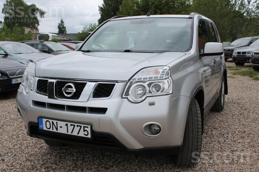 Pelēks Nissan X-Trail 2014 Daugavpils, ar dzinēja tilpumu 2.00 L un nobraukumu 273 tūkst. km par 5690 €, foto 3 vietnē AUTOMOTO.COM.LV