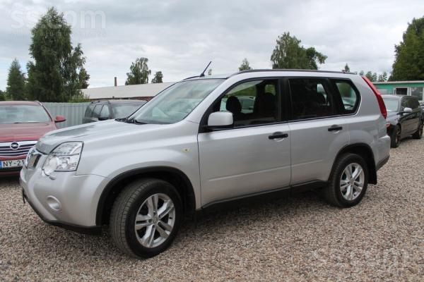 Pelēks Nissan X-Trail 2014 Daugavpils, ar dzinēja tilpumu 2.00 L un nobraukumu 273 tūkst. km par 5690 €, foto 3 vietnē AUTOMOTO.COM.LV