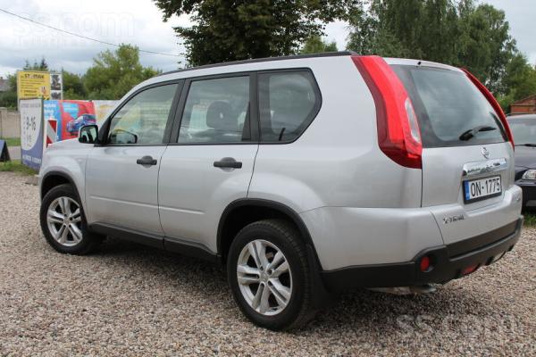 Pelēks Nissan X-Trail 2014 Daugavpils, ar dzinēja tilpumu 2.00 L un nobraukumu 273 tūkst. km par 5690 €, foto 4 vietnē AUTOMOTO.COM.LV