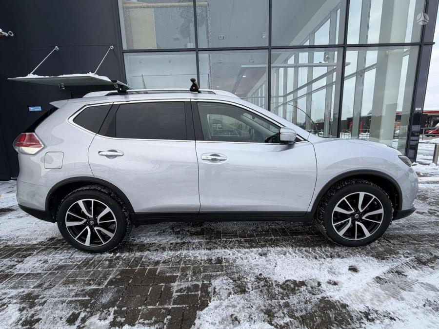Grey Nissan X-Trail 2015 in Vilnius, with an engine capacity of 1.60 L and mileage of 146 thousand km for 11555 €, photo 6 on AUTOMOTO.COM.LV